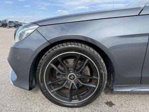Grey Mercedes-Benz E 300 2013 in Vilnius, with an engine capacity of 2.20 L and mileage of 369 thousand km for 6200 €, photo 14 on AUTOMOTO.COM.LV