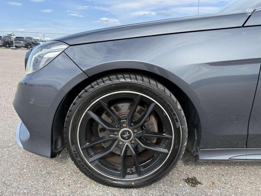 Grey Mercedes-Benz E 300 2013 in Vilnius, with an engine capacity of 2.20 L and mileage of 369 thousand km for 6200 €, photo 14 on AUTOMOTO.COM.LV