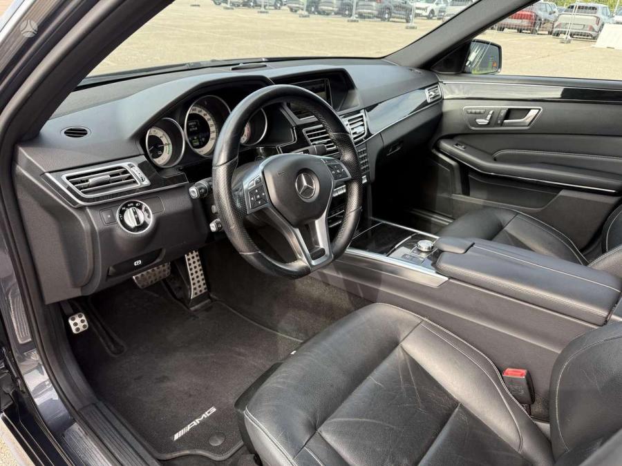 Grey Mercedes-Benz E 300 2013 in Vilnius, with an engine capacity of 2.20 L and mileage of 369 thousand km for 6200 €, photo 15 on AUTOMOTO.COM.LV