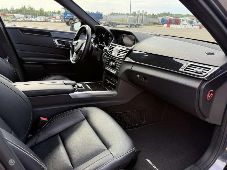 Grey Mercedes-Benz E 300 2013 in Vilnius, with an engine capacity of 2.20 L and mileage of 369 thousand km for 6200 €, photo 16 on AUTOMOTO.COM.LV