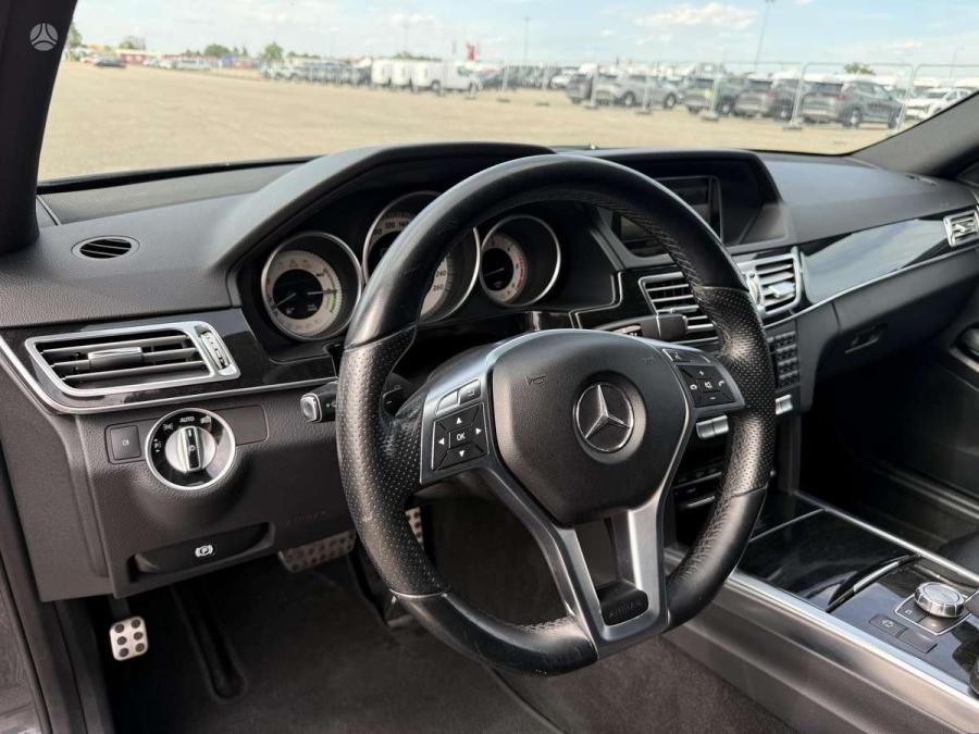 Grey Mercedes-Benz E 300 2013 in Vilnius, with an engine capacity of 2.20 L and mileage of 369 thousand km for 6200 €, photo 17 on AUTOMOTO.COM.LV
