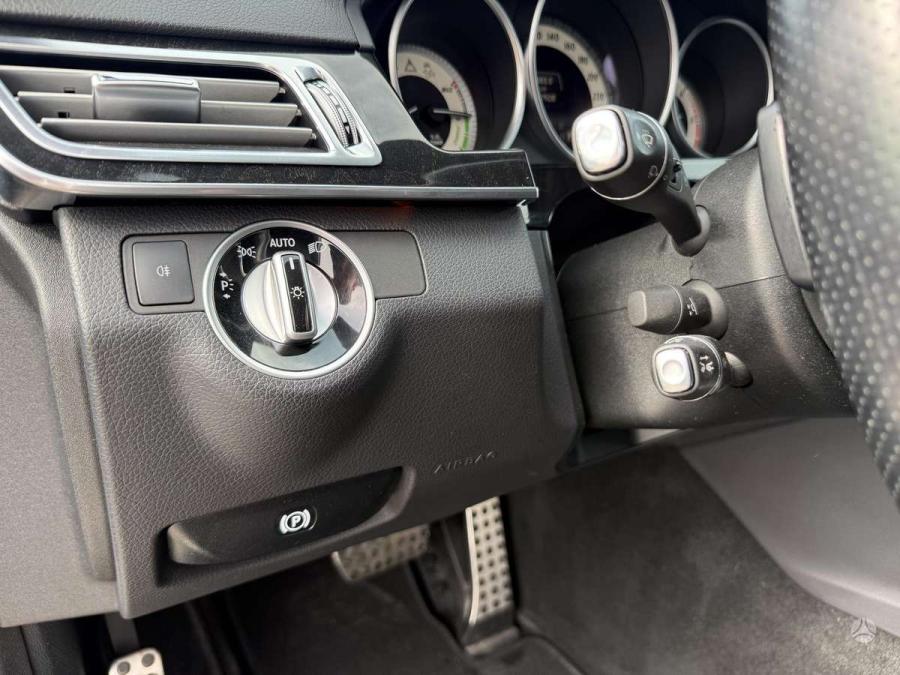 Grey Mercedes-Benz E 300 2013 in Vilnius, with an engine capacity of 2.20 L and mileage of 369 thousand km for 6200 €, photo 18 on AUTOMOTO.COM.LV