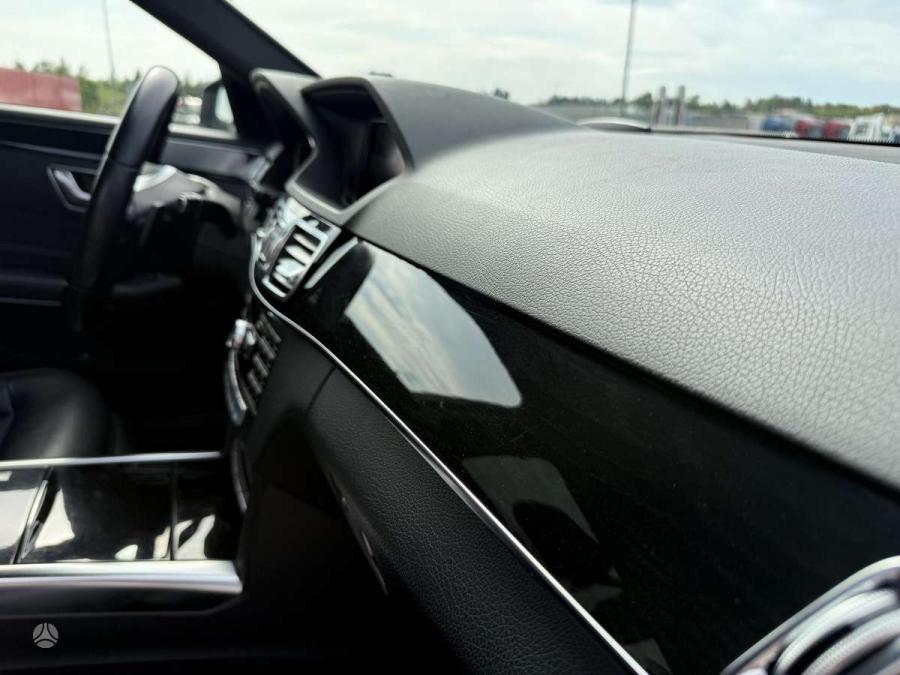Grey Mercedes-Benz E 300 2013 in Vilnius, with an engine capacity of 2.20 L and mileage of 369 thousand km for 6200 €, photo 29 on AUTOMOTO.COM.LV