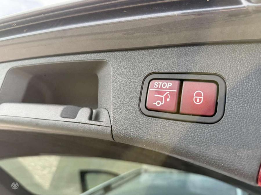 Grey Mercedes-Benz E 300 2013 in Vilnius, with an engine capacity of 2.20 L and mileage of 369 thousand km for 6200 €, photo 35 on AUTOMOTO.COM.LV