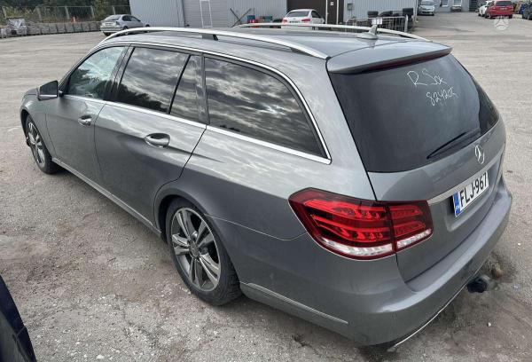 Pelēks Mercedes-Benz E 300 2014 Tallina, ar dzinēja tilpumu 2.14 L un nobraukumu 201 tūkst. km par 5400 €, foto 3 vietnē AUTOMOTO.COM.LV