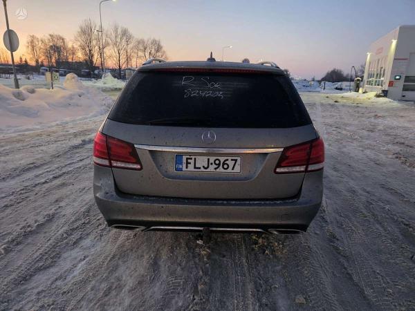Grey Mercedes-Benz E 300 2014 in Kretinga, with an engine capacity of 2.10 L and mileage of 225 thousand km for 6200 €, photo 5 on AUTOMOTO.COM.LV