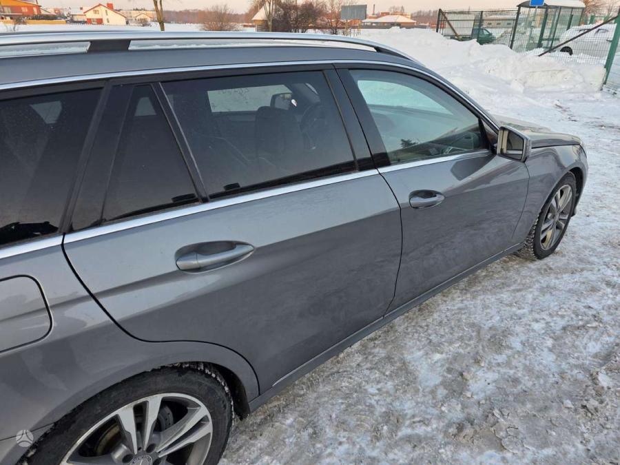 Grey Mercedes-Benz E 300 2014 in Kretinga, with an engine capacity of 2.10 L and mileage of 225 thousand km for 6200 €, photo 16 on AUTOMOTO.COM.LV