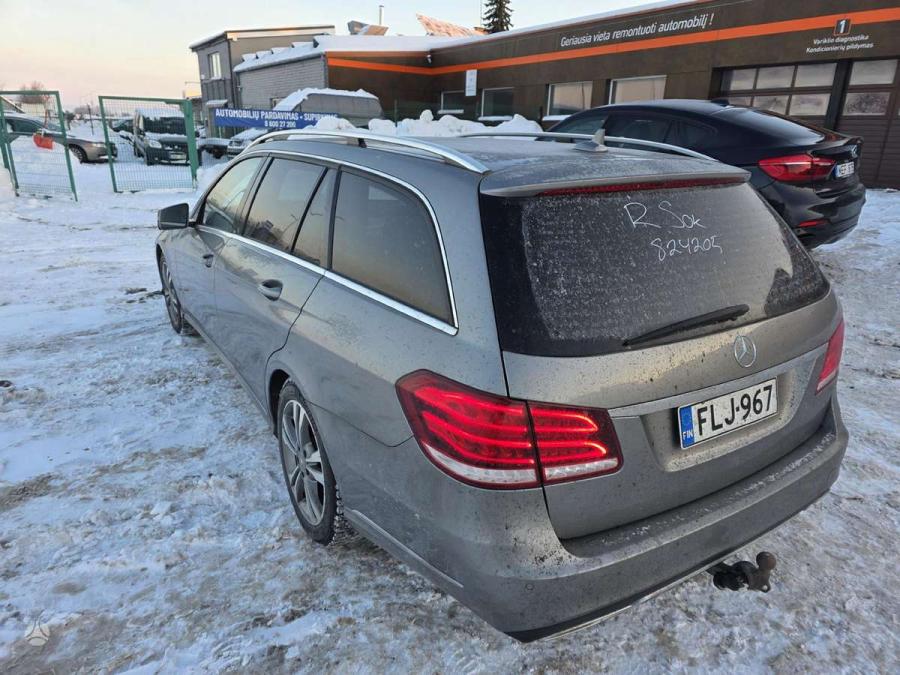 Grey Mercedes-Benz E 300 2014 in Kretinga, with an engine capacity of 2.10 L and mileage of 224 thousand km for 6300 €, photo 3 on AUTOMOTO.COM.LV
