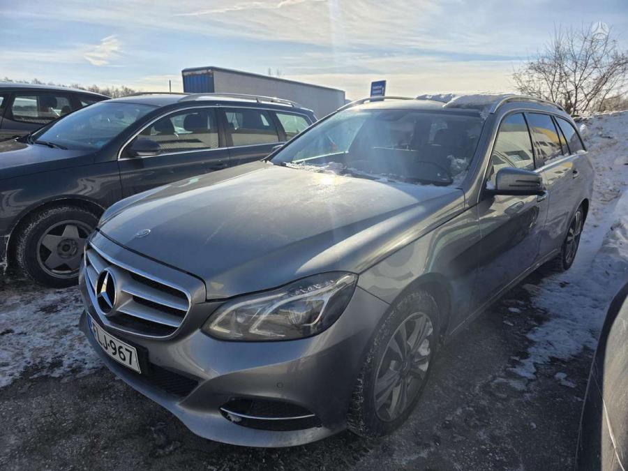 Pelēks Mercedes-Benz E 300 2014 Kretinga, ar dzinēja tilpumu 2.10 L un nobraukumu 221 tūkst. km par 5800 €, foto 3 vietnē AUTOMOTO.COM.LV