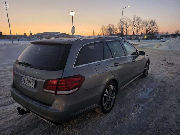 Grey Mercedes-Benz E 300 2014 in Kretinga, with an engine capacity of 2.10 L and mileage of 221 thousand km for 5800 €, photo 6 on AUTOMOTO.COM.LV