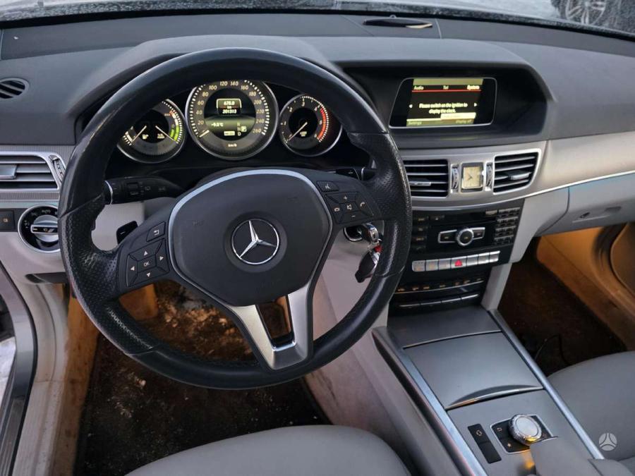 Pelēks Mercedes-Benz E 300 2014 Kretinga, ar dzinēja tilpumu 2.10 L un nobraukumu 221 tūkst. km par 5800 €, foto 19 vietnē AUTOMOTO.COM.LV