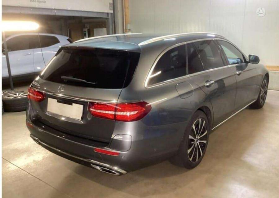Grey Mercedes-Benz E 300 2019 in Siauliai, with an engine capacity of 1.95 L and mileage of 157 thousand km for 19500 €, photo 2 on AUTOMOTO.COM.LV