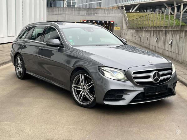 Pelēks Mercedes-Benz E 300 2020 Viļņa, ar dzinēja tilpumu 1.95 L un nobraukumu 249 tūkst. km par 19990 €, foto 1 vietnē AUTOMOTO.COM.LV