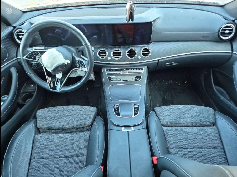 Pelēks Mercedes-Benz E 300 2020 Klaipėda, ar dzinēja tilpumu 1.95 L un nobraukumu 82 tūkst. km par 9200 €, foto 5 vietnē AUTOMOTO.COM.LV