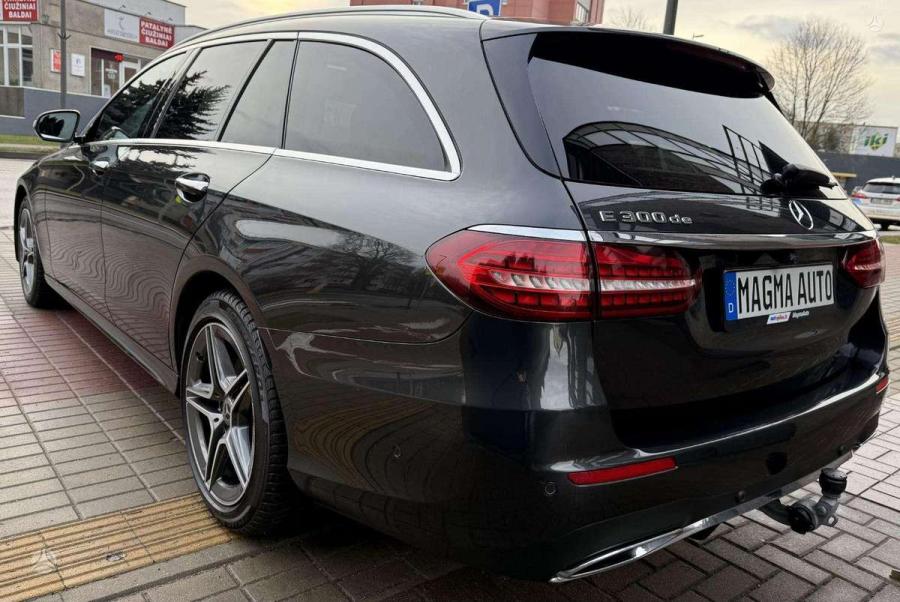 Pelēks Mercedes-Benz E 300 2020 Marijampole, ar dzinēja tilpumu 1.95 L un nobraukumu 99 tūkst. km par 32444 €, foto 5 vietnē AUTOMOTO.COM.LV