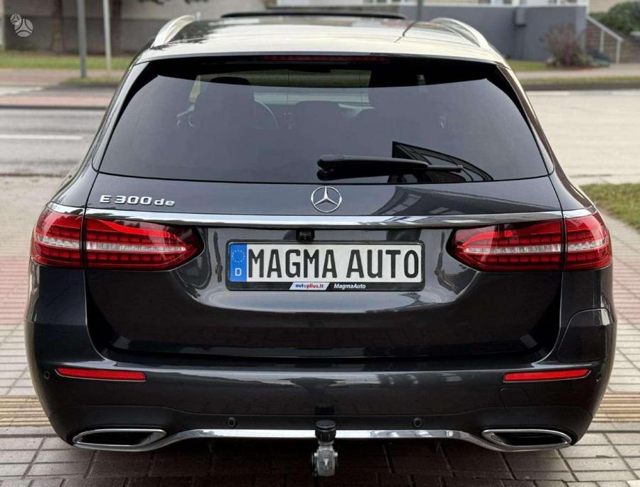 Pelēks Mercedes-Benz E 300 2020 Marijampole, ar dzinēja tilpumu 1.95 L un nobraukumu 99 tūkst. km par 32444 €, foto 11 vietnē AUTOMOTO.COM.LV
