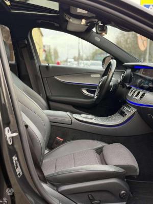 Pelēks Mercedes-Benz E 300 2020 Marijampole, ar dzinēja tilpumu 1.95 L un nobraukumu 99 tūkst. km par 32444 €, foto 14 vietnē AUTOMOTO.COM.LV
