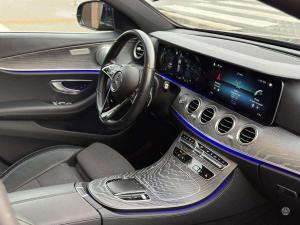 Pelēks Mercedes-Benz E 300 2020 Marijampole, ar dzinēja tilpumu 1.95 L un nobraukumu 99 tūkst. km par 32444 €, foto 15 vietnē AUTOMOTO.COM.LV