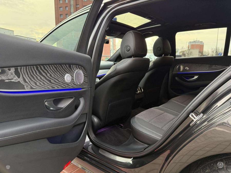 Pelēks Mercedes-Benz E 300 2020 Marijampole, ar dzinēja tilpumu 1.95 L un nobraukumu 99 tūkst. km par 32444 €, foto 19 vietnē AUTOMOTO.COM.LV