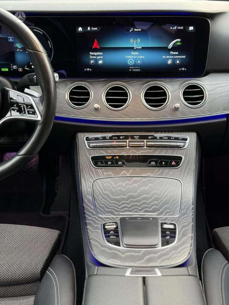 Pelēks Mercedes-Benz E 300 2020 Marijampole, ar dzinēja tilpumu 1.95 L un nobraukumu 99 tūkst. km par 32444 €, foto 23 vietnē AUTOMOTO.COM.LV