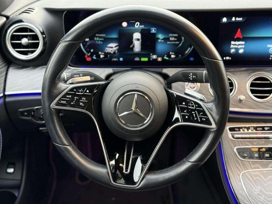 Pelēks Mercedes-Benz E 300 2020 Marijampole, ar dzinēja tilpumu 1.95 L un nobraukumu 99 tūkst. km par 32444 €, foto 24 vietnē AUTOMOTO.COM.LV
