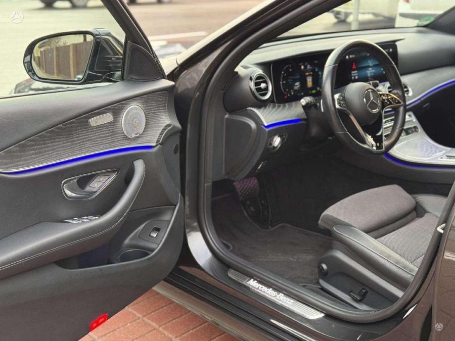 Pelēks Mercedes-Benz E 300 2020 Marijampole, ar dzinēja tilpumu 1.95 L un nobraukumu 99 tūkst. km par 32444 €, foto 25 vietnē AUTOMOTO.COM.LV