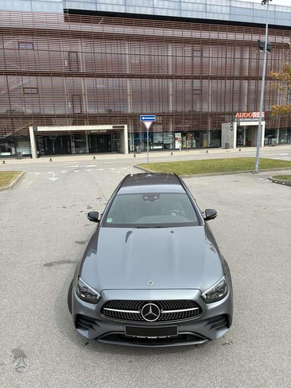 Grey Mercedes-Benz E 300 2020 in Klaipeda, with an engine capacity of 1.95 L and mileage of 210 thousand km for 24300 €, photo 3 on AUTOMOTO.COM.LV