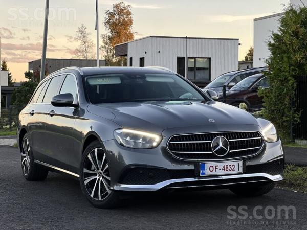 Mercedes-Benz E 300 2020 Valka vietnē Pelēks Mercedes-Benz E 300 2020 Valka, ar dzinēja tilpumu 2.00 L un nobraukumu 195 tūkst. km par 20500 €, foto 1 vietnē AUTOMOTO.COM.LV
