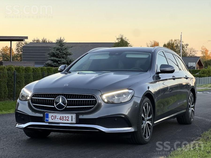 Grey Mercedes-Benz E 300 2020 in Valka, with an engine capacity of 2.00 L and mileage of 195 thousand km for 20500 €, photo 3 on AUTOMOTO.COM.LV