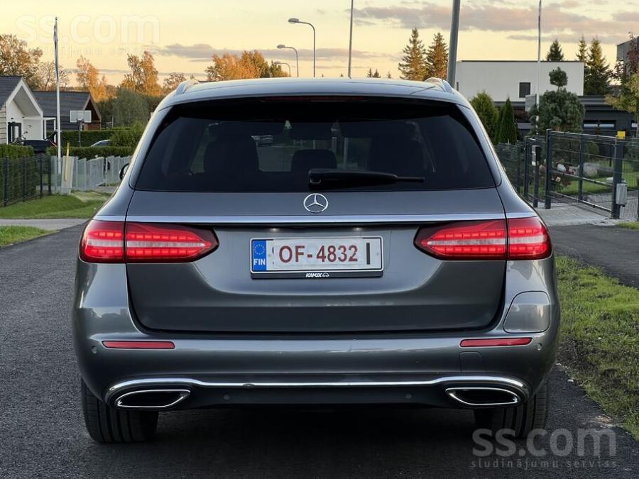 Grey Mercedes-Benz E 300 2020 in Valka, with an engine capacity of 2.00 L and mileage of 195 thousand km for 20500 €, photo 7 on AUTOMOTO.COM.LV