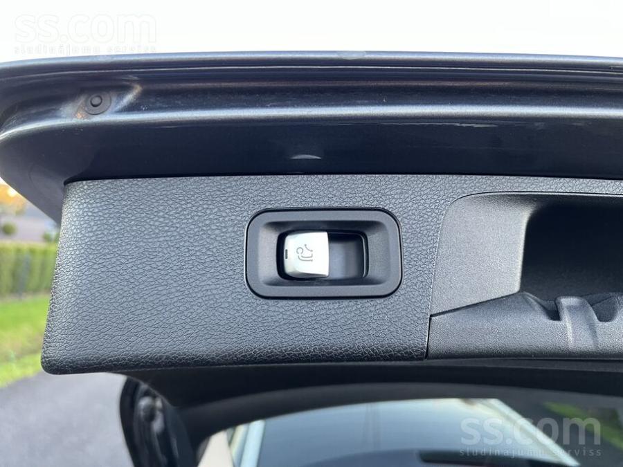 Grey Mercedes-Benz E 300 2020 in Valka, with an engine capacity of 2.00 L and mileage of 195 thousand km for 20500 €, photo 23 on AUTOMOTO.COM.LV