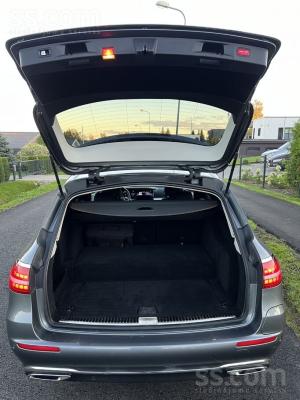Grey Mercedes-Benz E 300 2020 in Valka, with an engine capacity of 2.00 L and mileage of 195 thousand km for 20500 €, photo 24 on AUTOMOTO.COM.LV