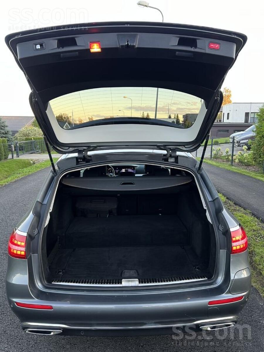 Grey Mercedes-Benz E 300 2020 in Valka, with an engine capacity of 2.00 L and mileage of 195 thousand km for 20500 €, photo 24 on AUTOMOTO.COM.LV