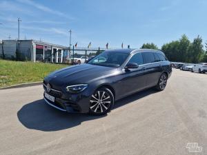 Pelēks Mercedes-Benz E 300 2021 Kauņa, ar dzinēja tilpumu 2.00 L un nobraukumu 77 tūkst. km par 38990 €, foto  vietnē AUTOMOTO.COM.LV