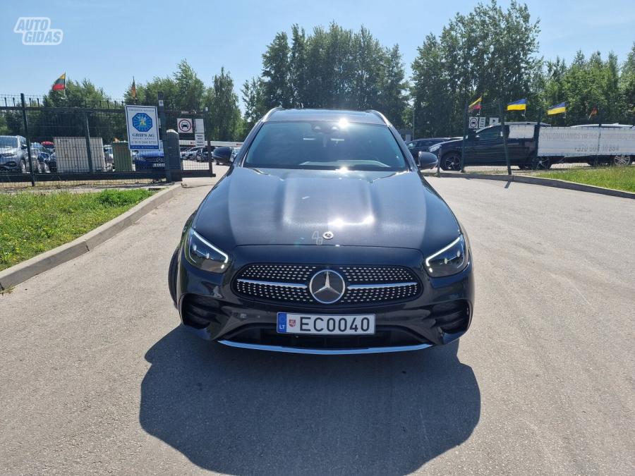 Серый Мерседес Е 300 2021 в Каунас, объемом двигателя 2.00 л и пробегом 77 тыс. км за 38990 €, фото 3 на AUTOMOTO.COM.LV