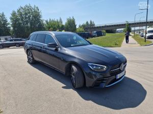 Серый Мерседес Е 300 2021 в Каунас, объемом двигателя 2.00 л и пробегом 77 тыс. км за 38990 €, фото 4 на AUTOMOTO.COM.LV