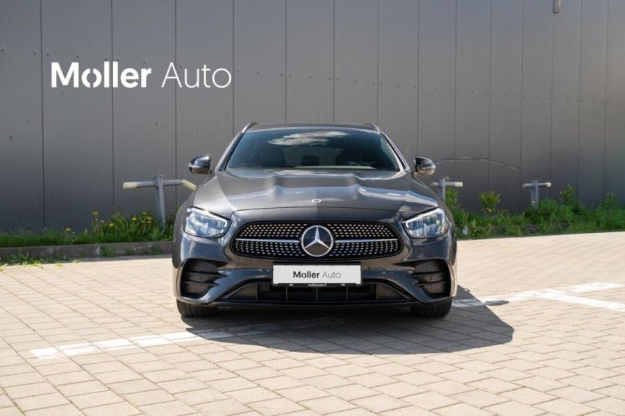 Grey Mercedes-Benz E 300 2021 in Vilnius, with an engine capacity of 2.00 L and mileage of 142 thousand km for 24750 €, photo 5 on AUTOMOTO.COM.LV