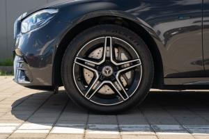 Grey Mercedes-Benz E 300 2021 in Vilnius, with an engine capacity of 2.00 L and mileage of 142 thousand km for 24750 €, photo 7 on AUTOMOTO.COM.LV