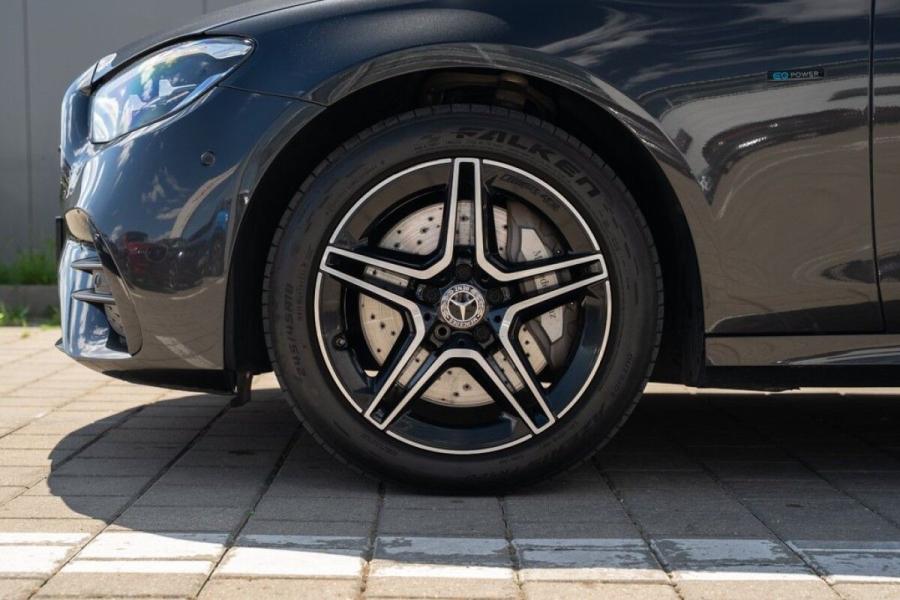 Grey Mercedes-Benz E 300 2021 in Vilnius, with an engine capacity of 2.00 L and mileage of 142 thousand km for 24750 €, photo 7 on AUTOMOTO.COM.LV