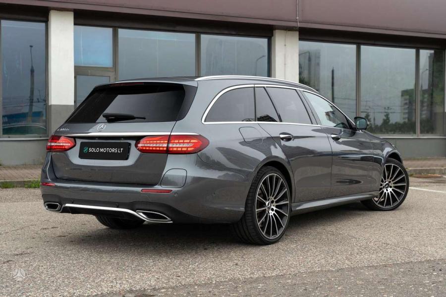 Grey Mercedes-Benz E 300 2021 in Vilnius, with an engine capacity of 2.00 L and mileage of 92 thousand km for 26950 €, photo 5 on AUTOMOTO.COM.LV
