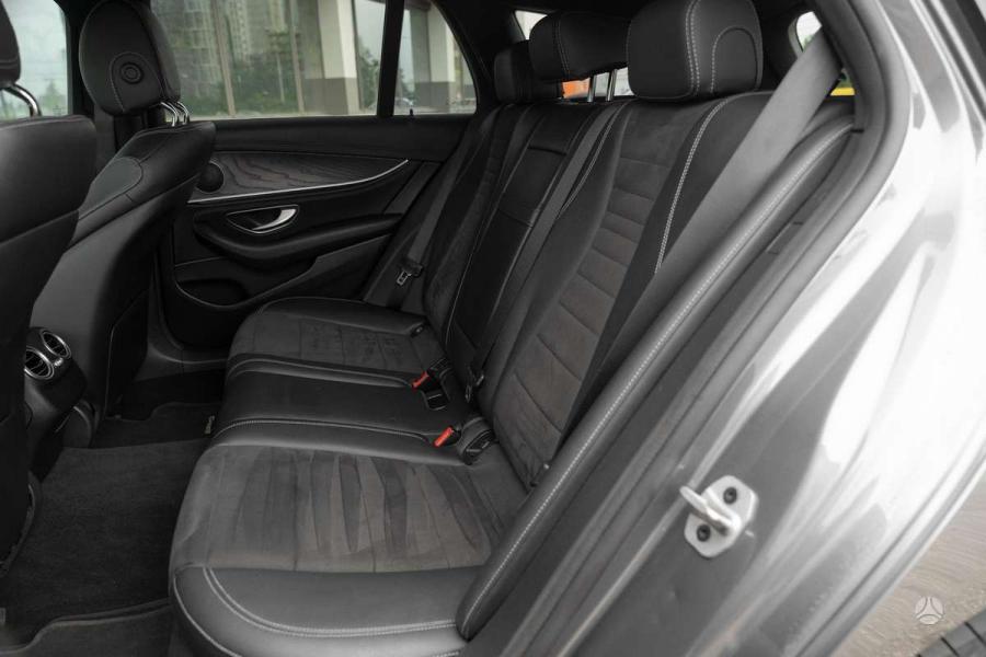 Grey Mercedes-Benz E 300 2021 in Vilnius, with an engine capacity of 2.00 L and mileage of 92 thousand km for 26950 €, photo 11 on AUTOMOTO.COM.LV