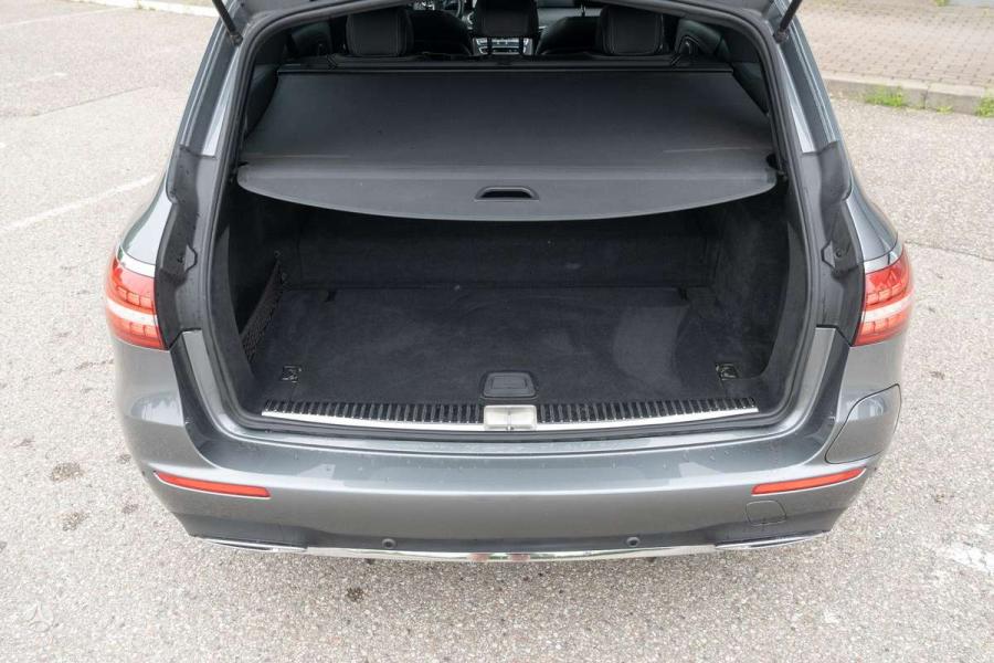 Grey Mercedes-Benz E 300 2021 in Vilnius, with an engine capacity of 2.00 L and mileage of 92 thousand km for 26950 €, photo 12 on AUTOMOTO.COM.LV