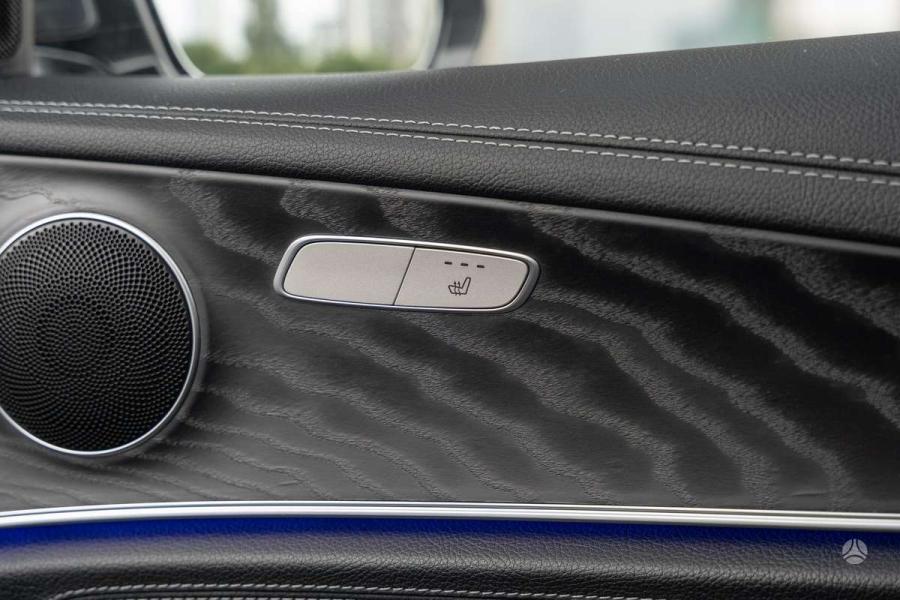 Grey Mercedes-Benz E 300 2021 in Vilnius, with an engine capacity of 2.00 L and mileage of 92 thousand km for 26950 €, photo 30 on AUTOMOTO.COM.LV