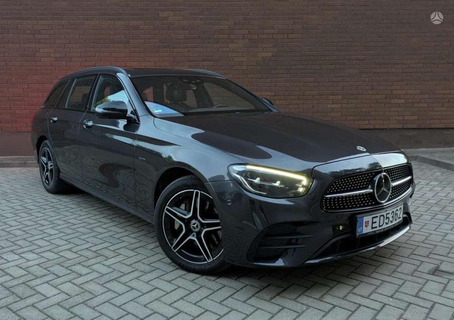 Pelēks Mercedes-Benz E 300 2021 Šauļi, ar dzinēja tilpumu 1.95 L un nobraukumu 158 tūkst. km par 28900 €, foto 1 vietnē AUTOMOTO.COM.LV