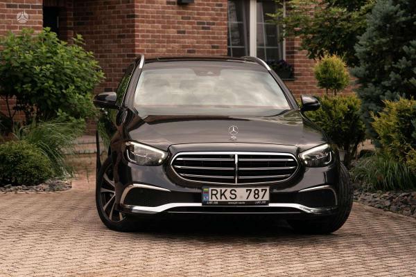 Mercedes-Benz E 300 2021 Viļņa vietnē Pelēks Mercedes-Benz E 300 2021 Viļņa, ar dzinēja tilpumu 1.99 L un nobraukumu 115 tūkst. km par 27500 €, foto 1 vietnē AUTOMOTO.COM.LV