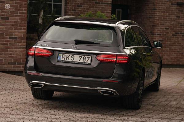 Mercedes-Benz E 300 2021 Viļņa vietnē Pelēks Mercedes-Benz E 300 2021 Viļņa, ar dzinēja tilpumu 1.99 L un nobraukumu 115 tūkst. km par 27500 €, foto 7 vietnē AUTOMOTO.COM.LV