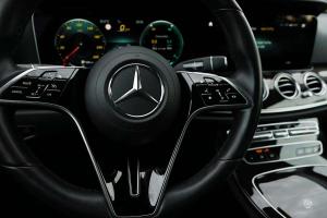 Серый Мерседес Е 300 2021 в Вильнюс, объемом двигателя 1.99 л и пробегом 115 тыс. км за 27500 €, фото 17 на AUTOMOTO.COM.LV