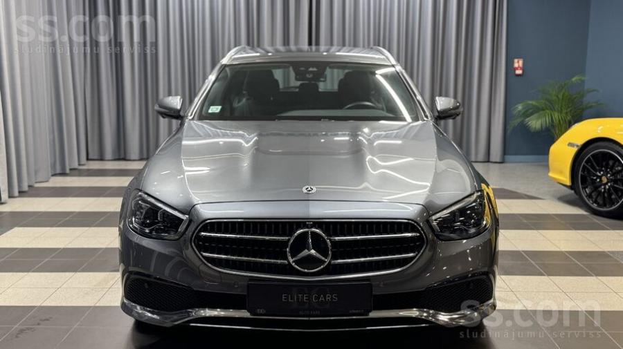 Pelēks Mercedes-Benz E 300 2022 Rīga, ar dzinēja tilpumu 2.00 L un nobraukumu 40 tūkst. km par 32990 €, foto 2 vietnē AUTOMOTO.COM.LV