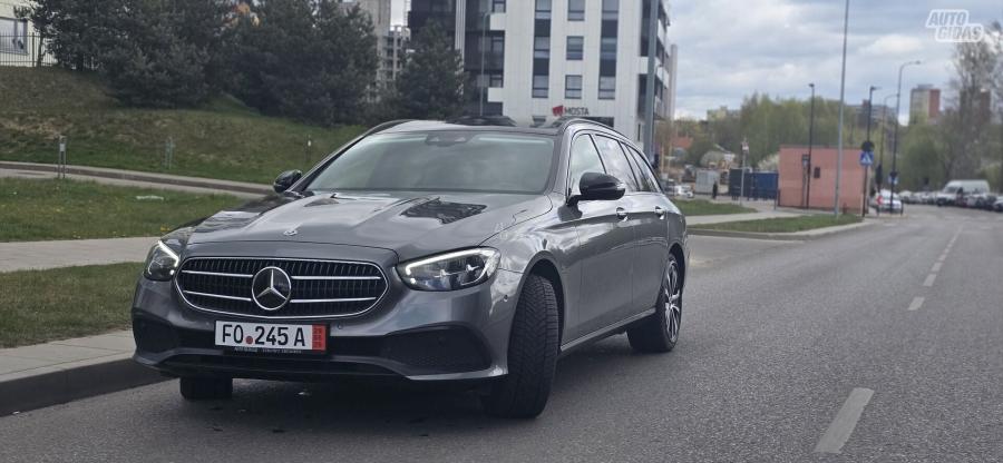 Grey Mercedes-Benz E 300 2022 in Vilnius, with an engine capacity of 2.00 L and mileage of 162 thousand km for 35555 €, photo 1 on AUTOMOTO.COM.LV