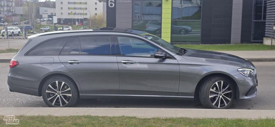 Grey Mercedes-Benz E 300 2022 in Vilnius, with an engine capacity of 2.00 L and mileage of 162 thousand km for 35555 €, photo 5 on AUTOMOTO.COM.LV